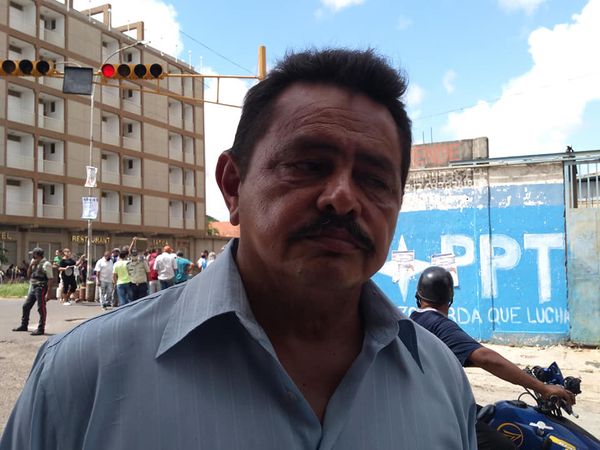 [:es]Vecinos protestaron con bombonas vacías y trancaron la Rómulo ...